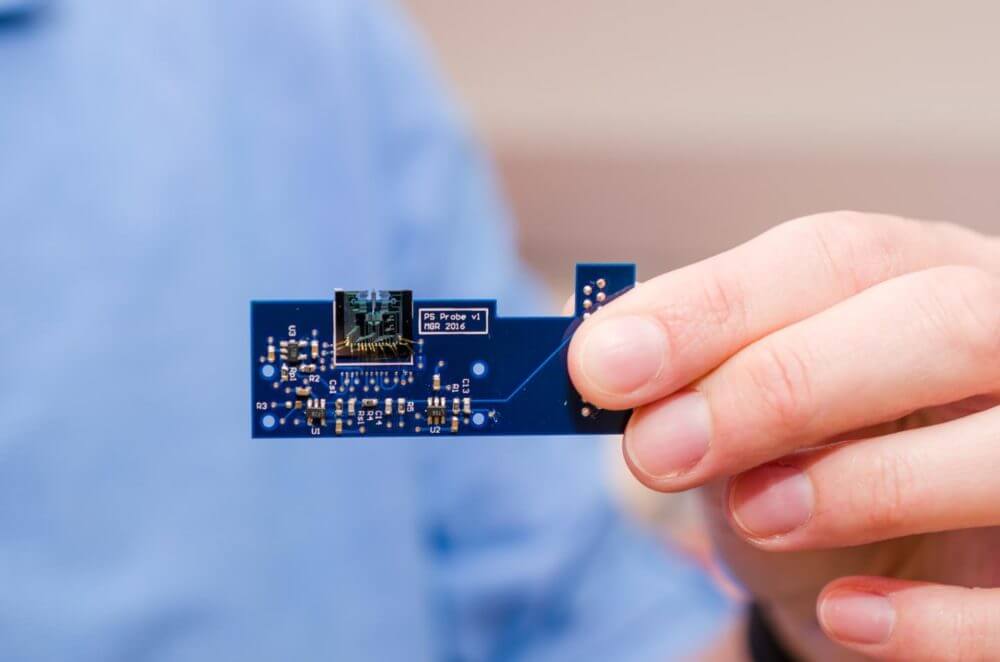 Engineers shrink microscope to dime-sized device - ScienceBlog.com